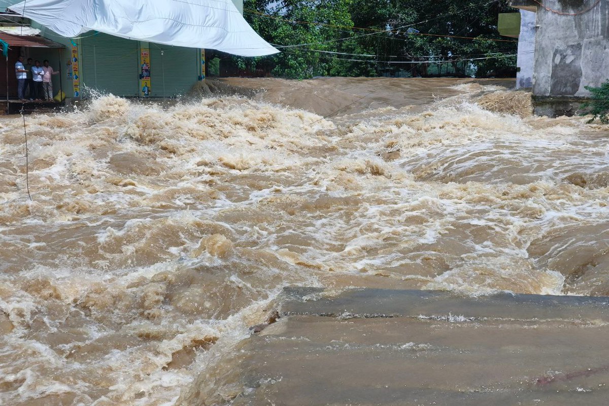 Monsoon Update : कनक सागर बांध ओवरफ्लो, दुगारी गांव में घुसा पानी, एक ...