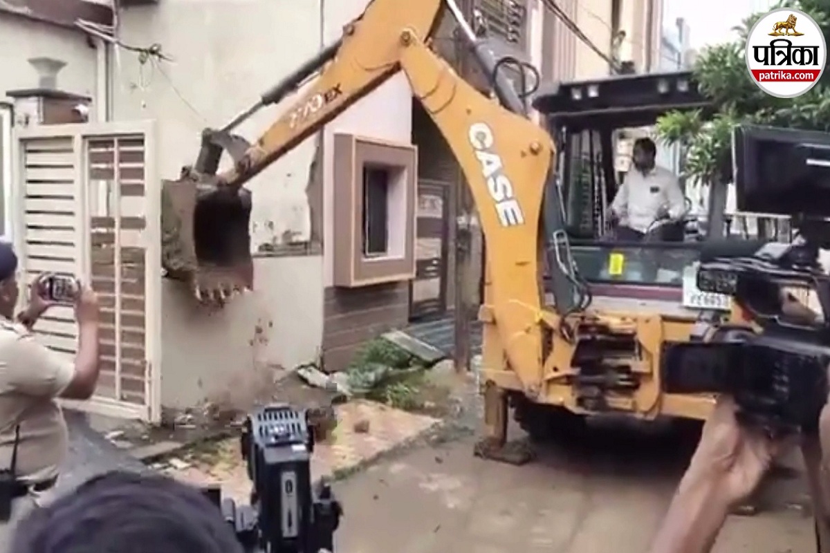 CG Crime News: वसूलीबाज, ब्लैकमेलर और जमीन हथियाने वाले हिस्ट्रीशीटर तोमर बंधुओं के अवैध ...