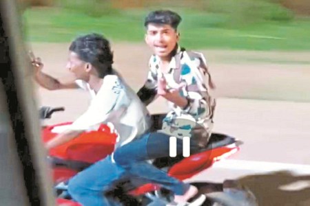 CG Crime: नेशनल हाइवे में स्टंटबाजी, युवकों ने यात्री बस रोकने का किया था प्रयास, 7 धाराओं के ...