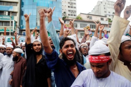ढाका में मस्जिद से लेकर सड़कों तक लग रहे जिहाद के नारे, बढ़ रही ...