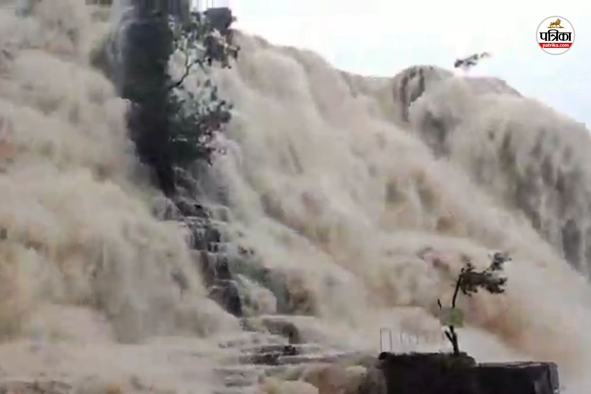 Tirathgarh Waterfall Closed: तीरथगढ़ जलप्रपात पर्यटकों के लिए बंद ...