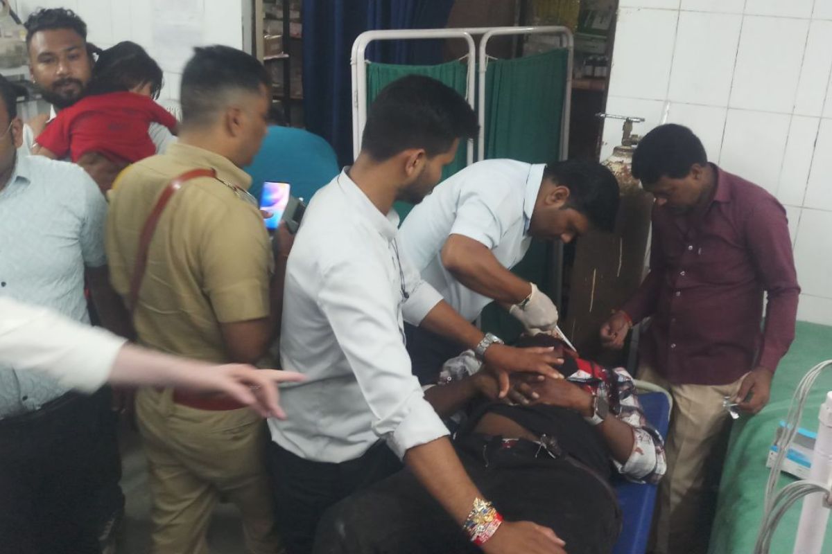 Kota: पलटी स्कूल के बच्चों से भरी वैन, ड्राइवर की हालत गंभीर, 6 से ...