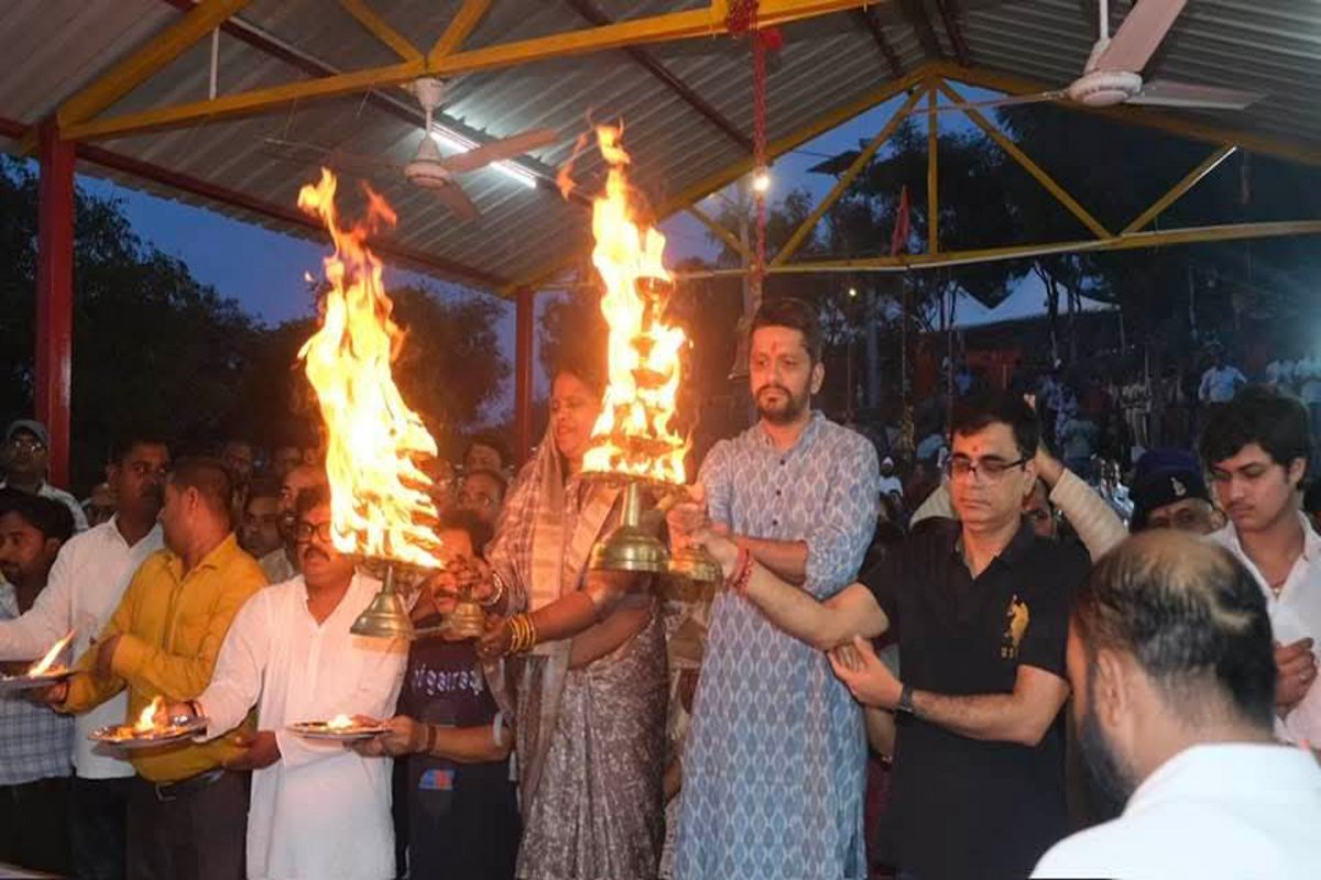 Hathi Pakhna: शहर के हाथी पखना गणपति धाम में भव्य महाआरती, यहां स्वयंभू ...