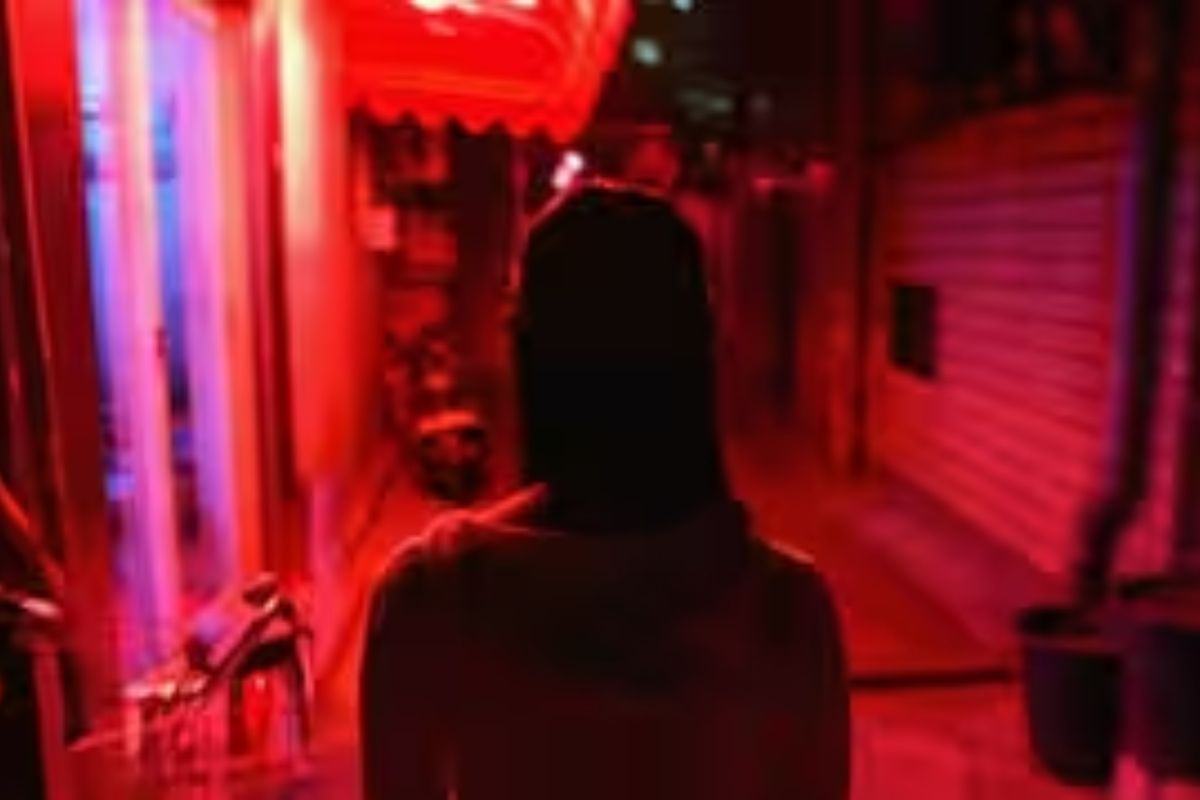 TV एक्ट्रेसेस से वेश्यावृत्ति कराने के मामले में 41 साल की एक्ट्रेस को पुलिस ने किया गिरफ्तार ...