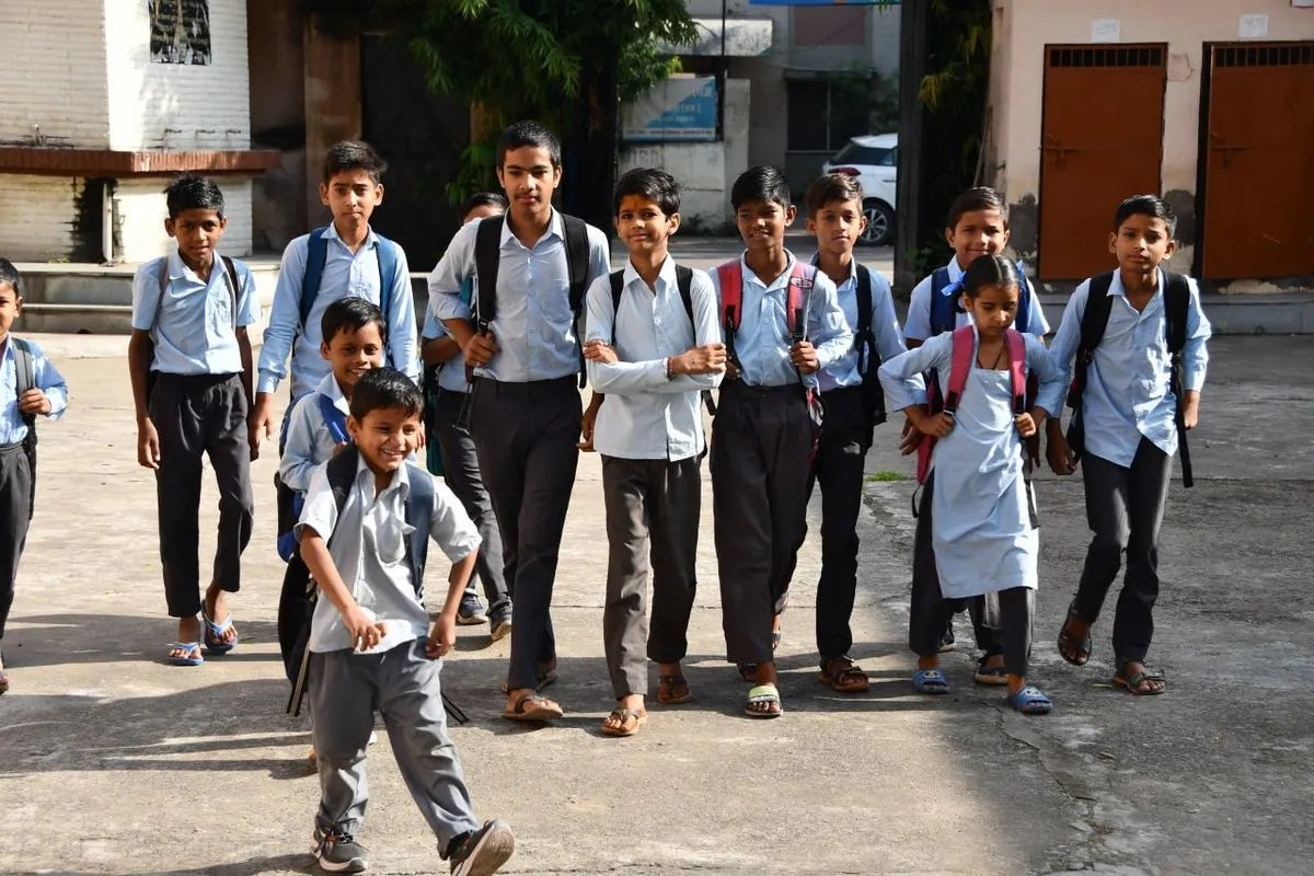 स्कूलों में मध्यावधि अवकाश, अब 25 को खुलेंगे | Mid Term Vacation In ...