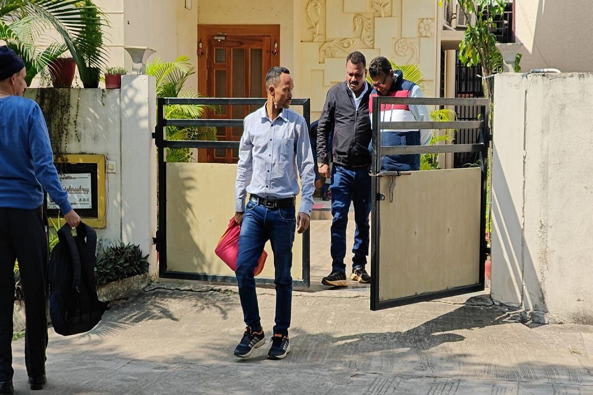 EOW-ACB Raid: रायपुर, दुर्ग, बिलासपुर, कोंडागांव और अंबिकापुर में ACB-EOW की रेड, 20 ठिकानों पर ...