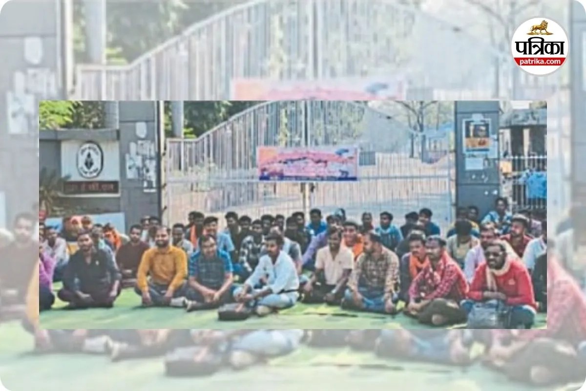खदान में ब्लास्टिंग से मकानों में दरार, बोर धंसे… नाराज लोगों ने बंद ...
