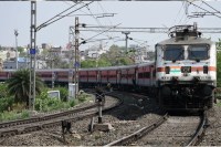 MP में बिना मुआवजा दिए शुरू हुआ ओवरब्रिज! किसान बोले- वापस दो जमीन ...