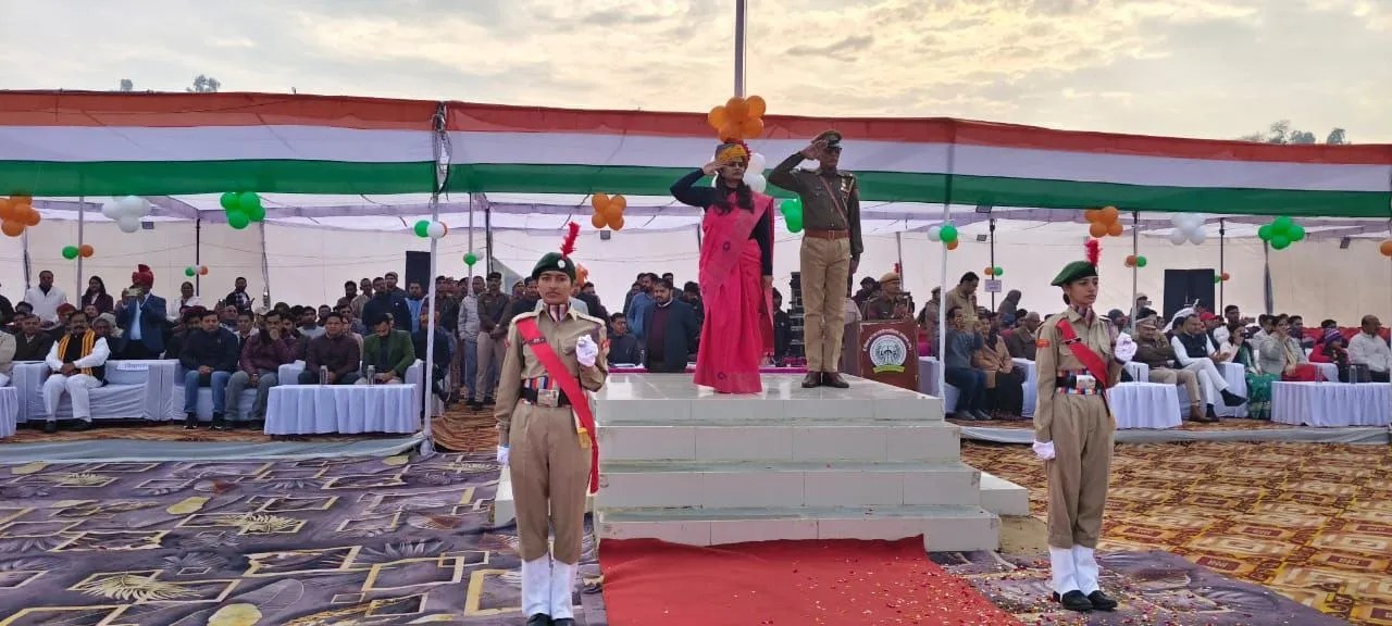 परेड से दिखाया जज्बां, सांस्कृतिक प्रस्तुतियों से देशभ क्ति का संगम ...