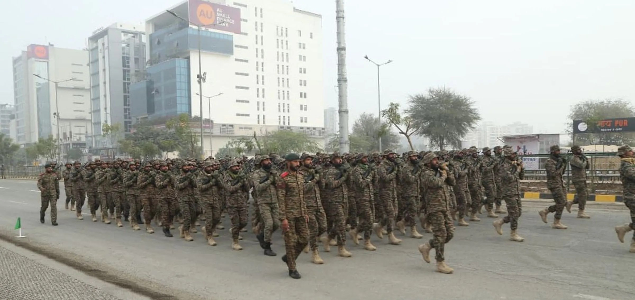 Army Day Parade: आर्मी परेड में जा रहे हैं तो सावधान, इन सामानों के ले ...