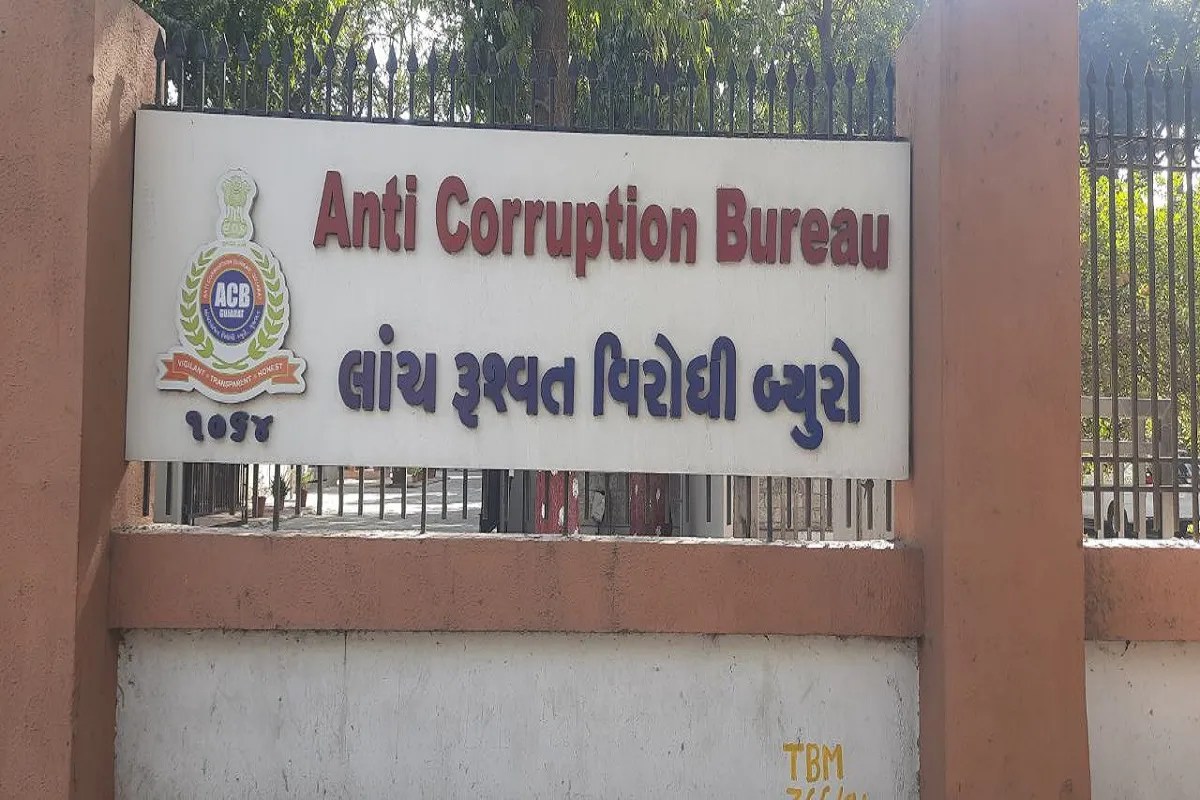 Gujarat: एसीबी ने एक साल में घूस के आरोप में दर्ज किए 213 केस, 310 ...